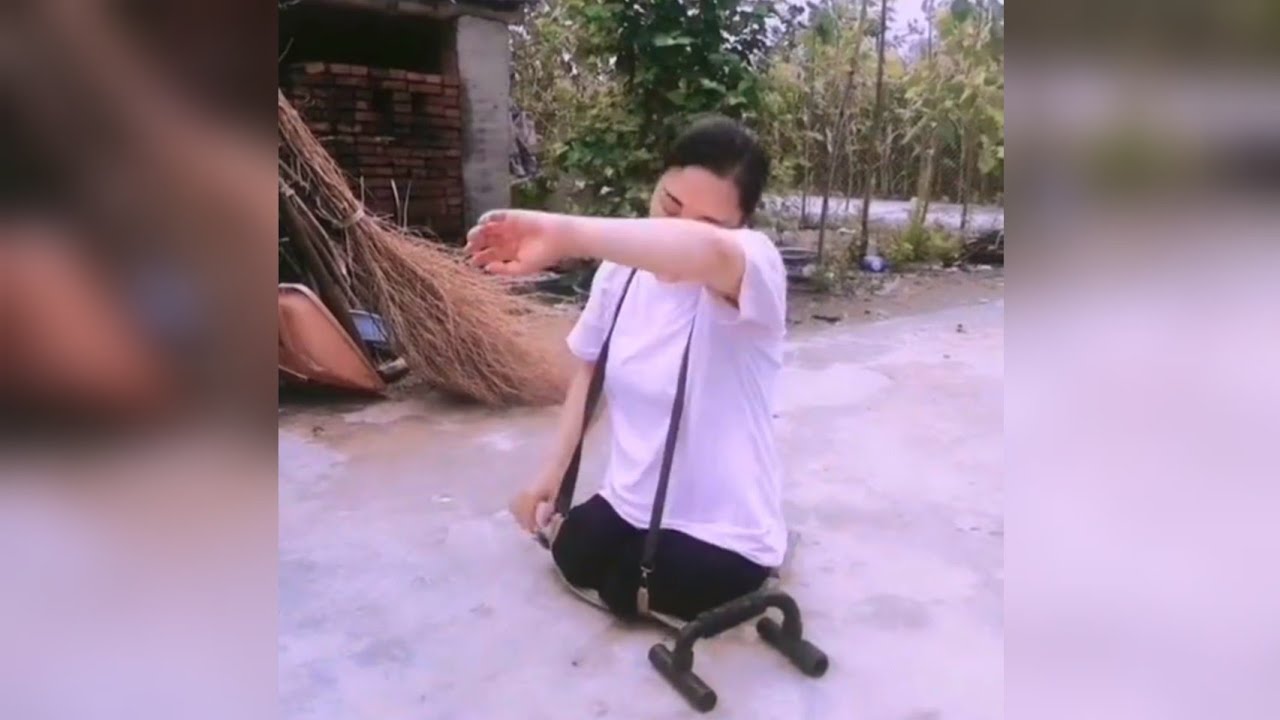 Legless Amputee Lady Walking on Hands | How to Walk Using Hands? - YouTube