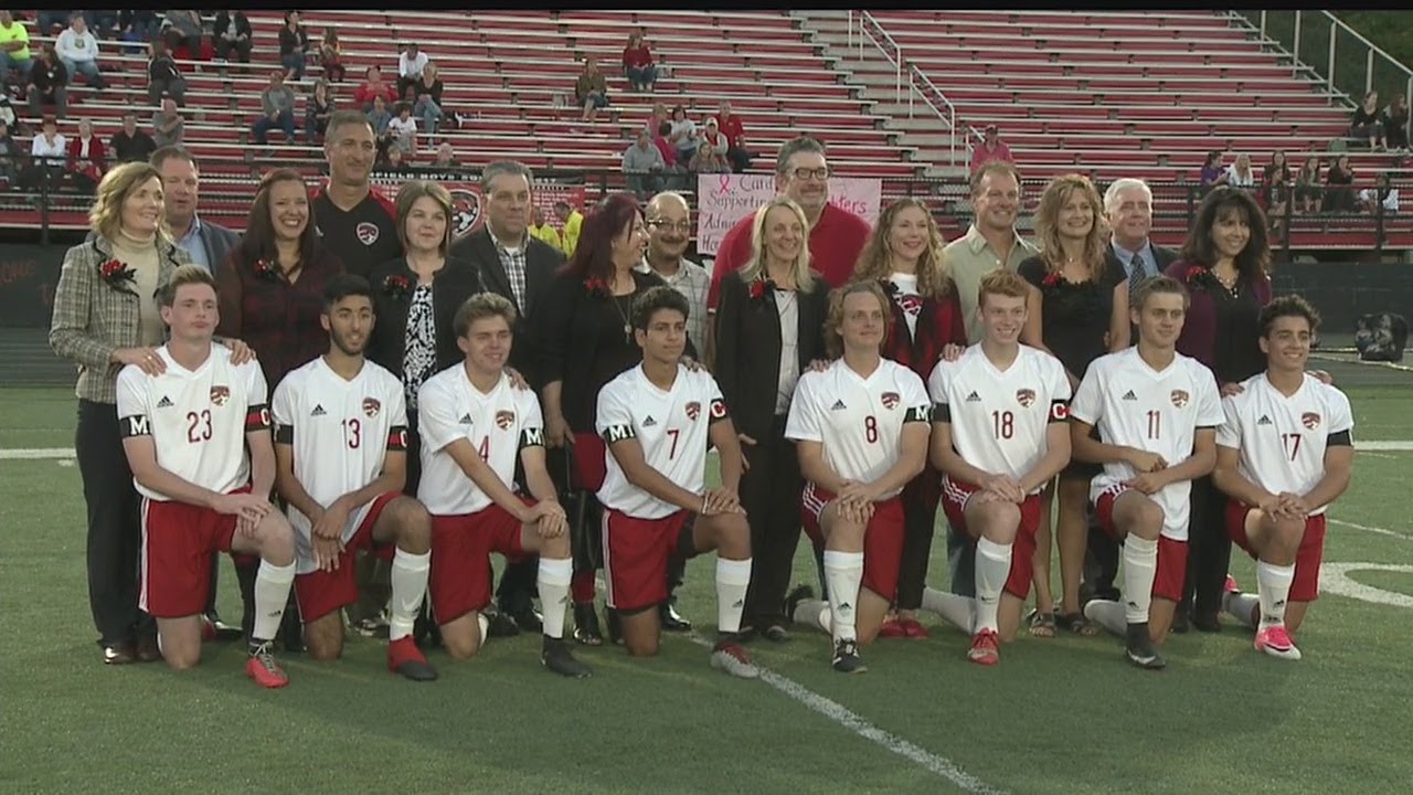 Canfield Boys Soccer shines on Senior night - YouTube