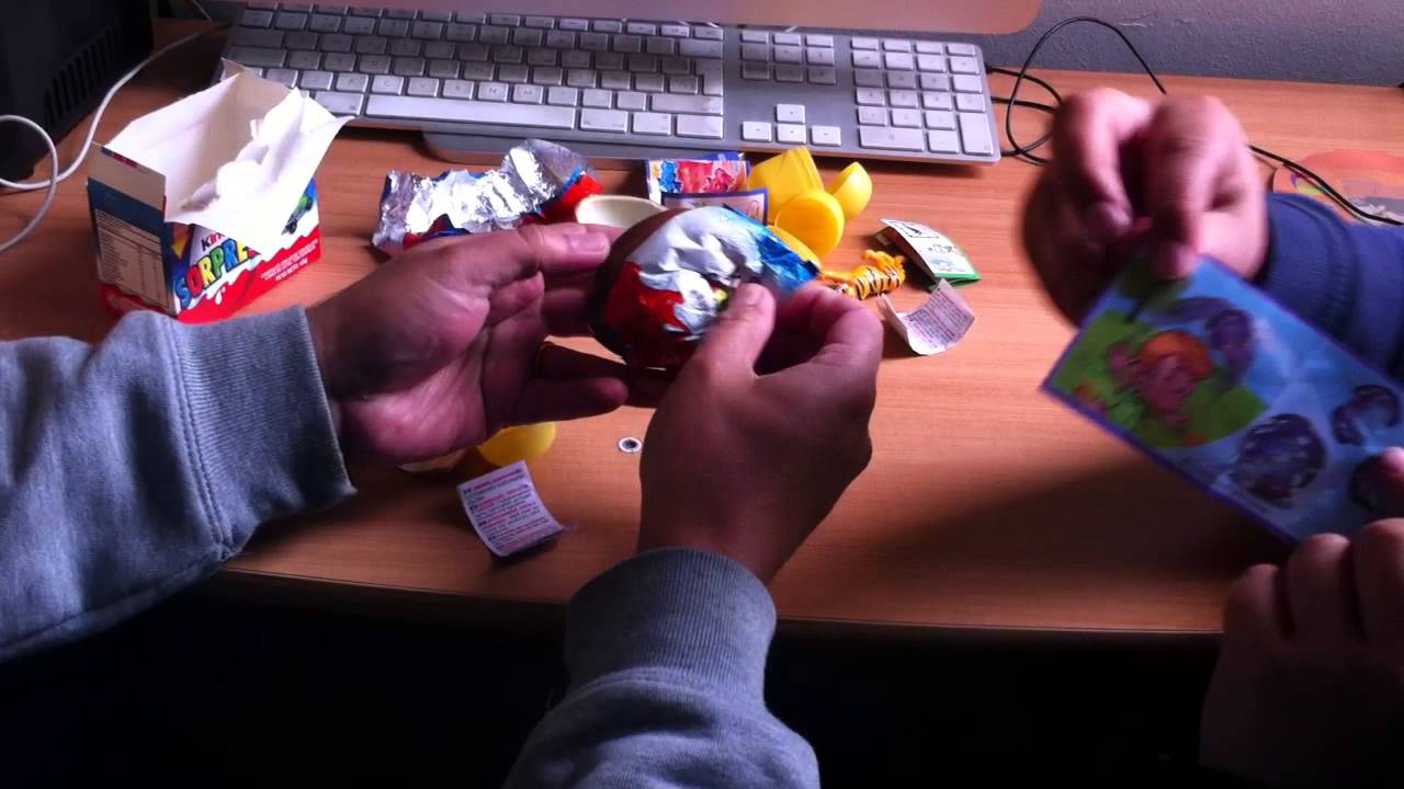 Kinder Sorpresa: Bola armable y delfín con canguro - YouTube