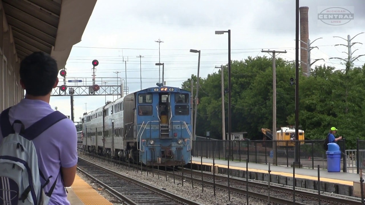 Metra SW1500 Switching at Western Ave - YouTube