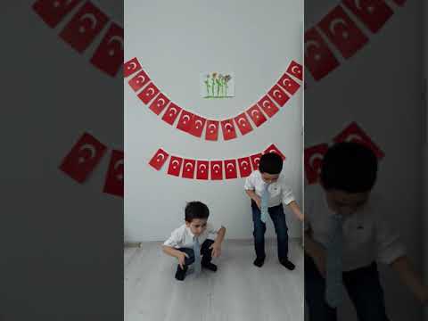 MUHAMMED BİLAL VE UHUD HAMZA ÇİFTÇİ KARDEŞLER -  TEBESSÜM ŞARKISI 23 NİSAN GÖSTERİSİ