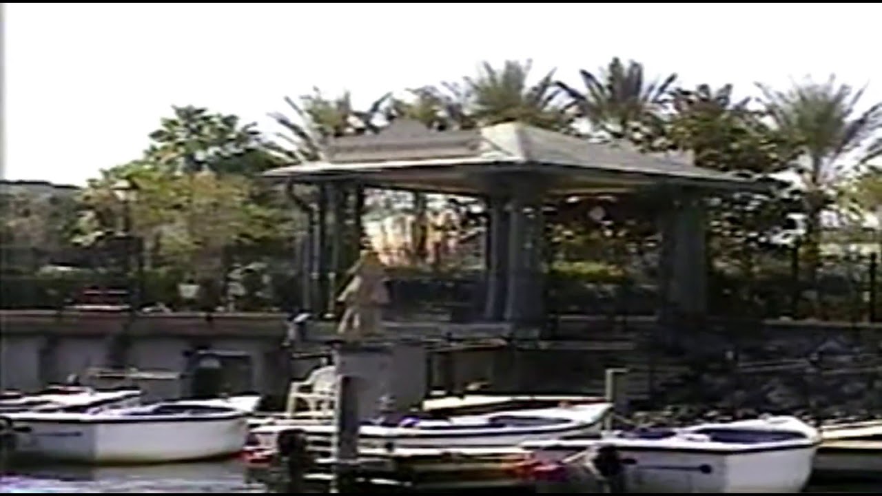 Dixie Landings room tour and a boat ride to Downtown Disney - YouTube