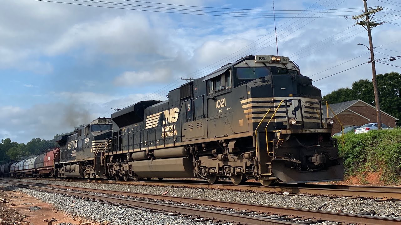 NS 1021 with K5LA sounding horn leads NS 12R at Fort Mill with a long train! - YouTube