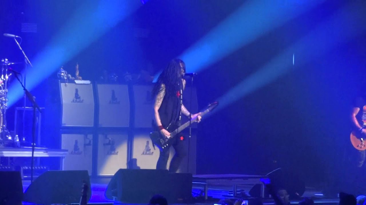 Slash - Doctor Alibi - live Paris 2014 - YouTube