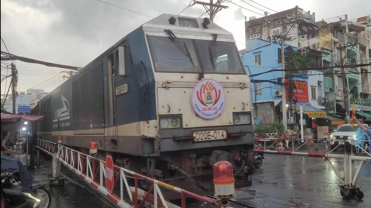 [1515] D20E-014 kéo tàu SE6 | 15:29 - 23.11.2023 - YouTube