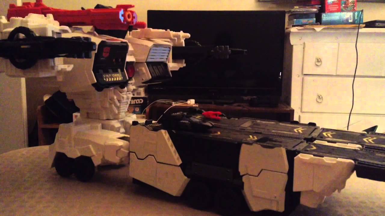 Throwback Review: Transformers Generations Titan Class Metroplex - YouTube