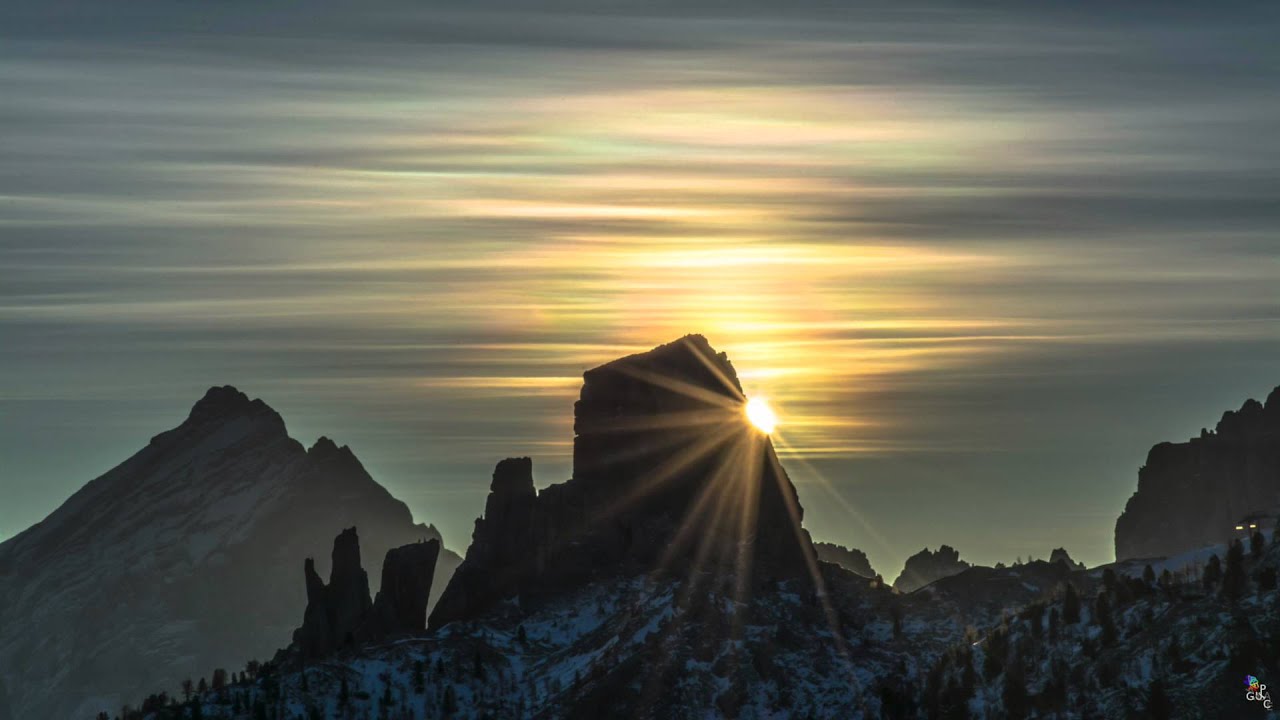 L'alba sulle 5 Torri di Cortina D'Ampezzo - YouTube