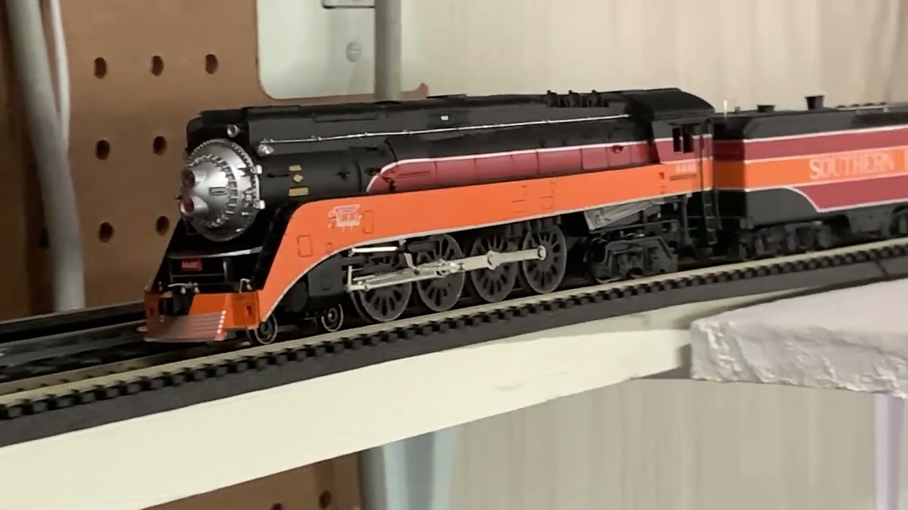 Ho scale Bachmann 4-8-4 Daylight with Smoke for sale - YouTube
