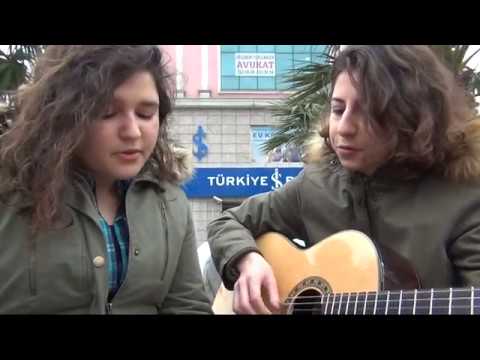 LİSE ÖĞRENCİLERİ, KANSER HASTASI ÇOCUKLARI SEVİNDİRMEK İÇİN