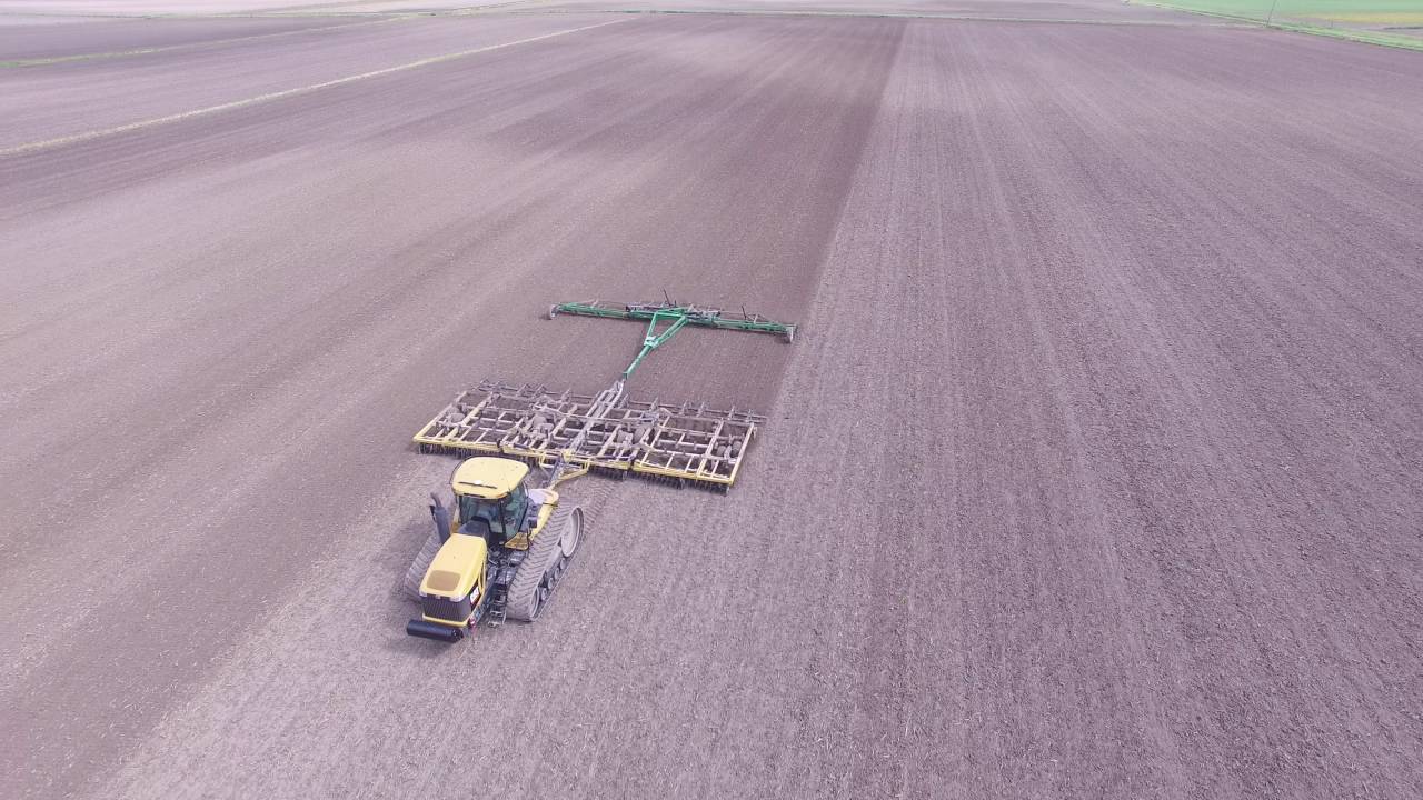Spring tillage 2016 MT865 CAT - YouTube