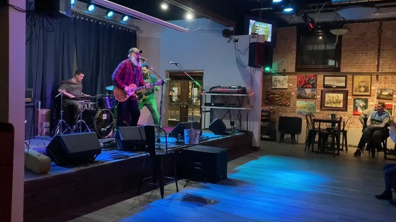 Adam Rutt leads the "Blues Jam" at Craft Local in Billings - YouTube