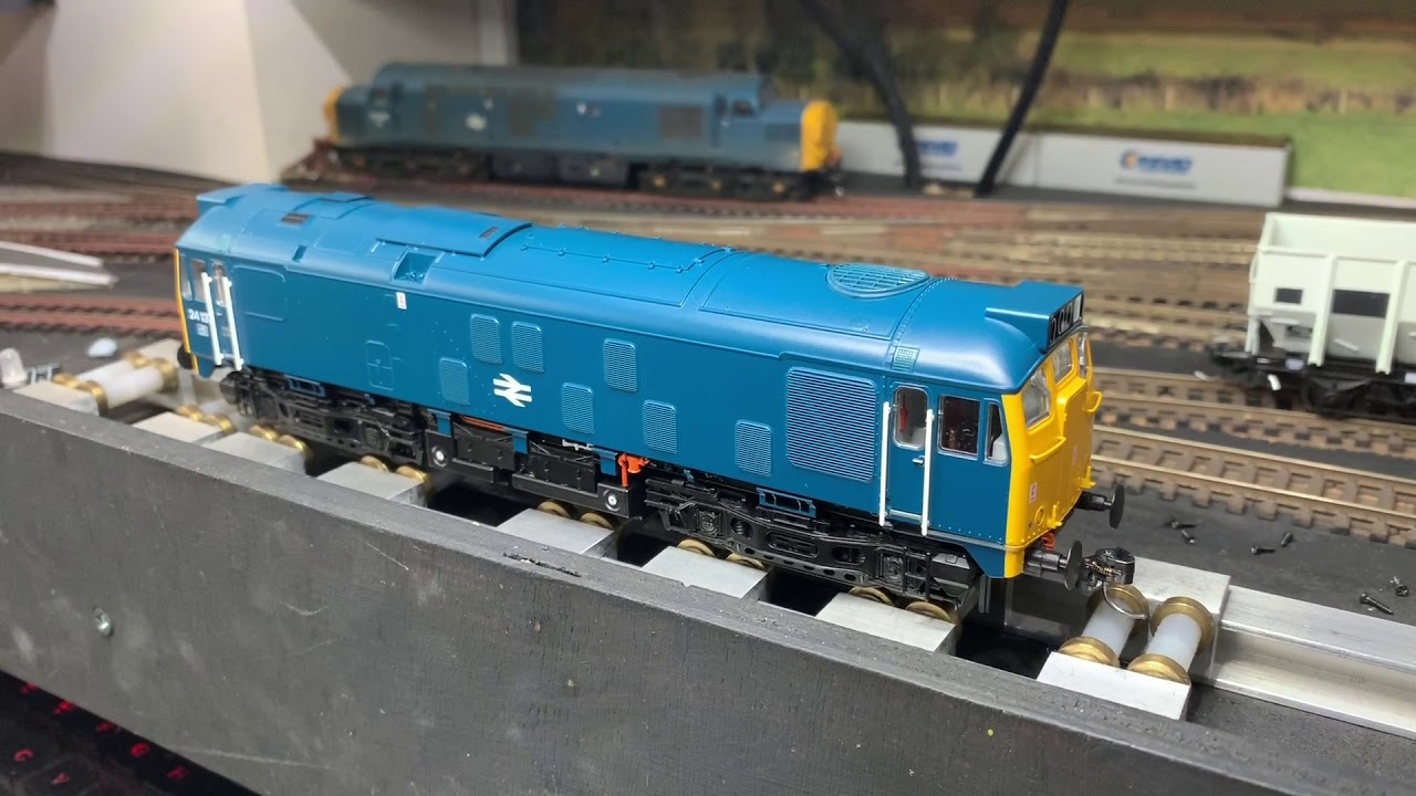 Class 24/1 24137 fitted with sound - YouTube