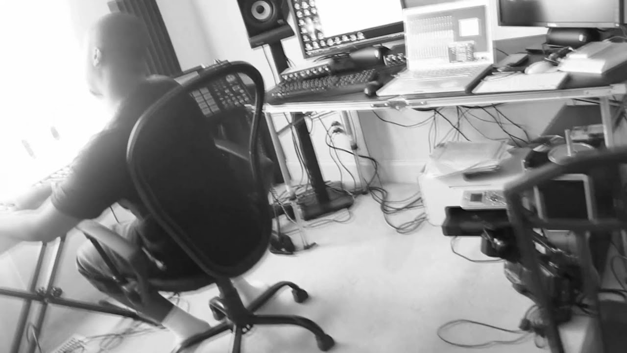 MIKE KALOMBO - MAKING MUSIC - YouTube