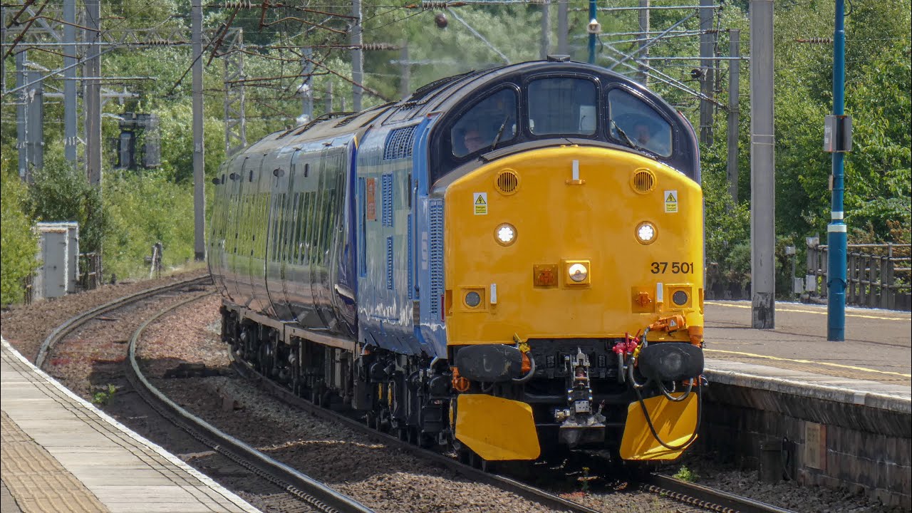 Chasing 37501 dragging 331010 on the 28/5/2025 on 5Q17 - YouTube