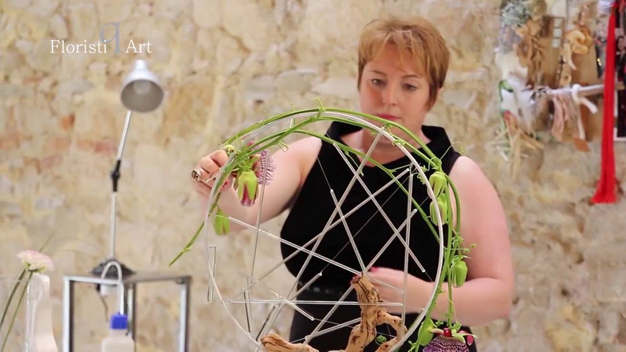 Julie Pearson floral design demonstration by Floristiq Art - YouTube