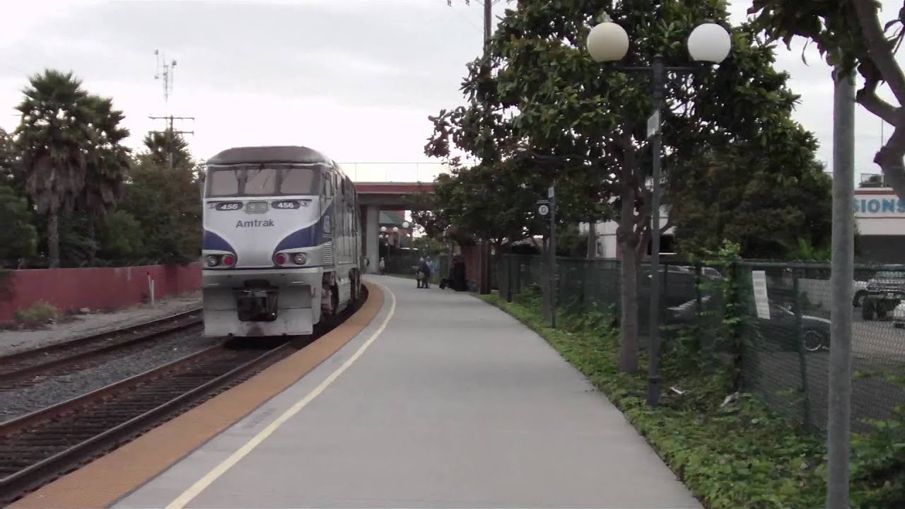 Amtrak Pacific Surfliner in Oxnard - YouTube