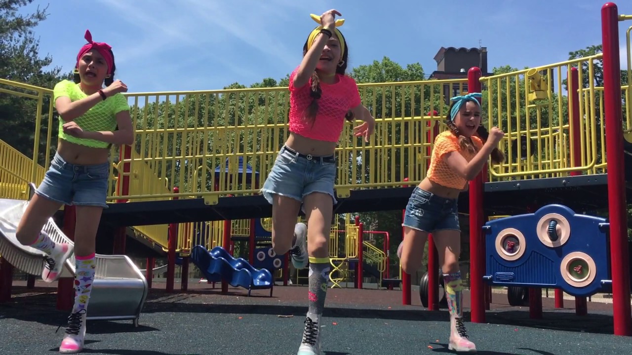 3 Mini DIvas - #HappyDanceChallenge - YouTube