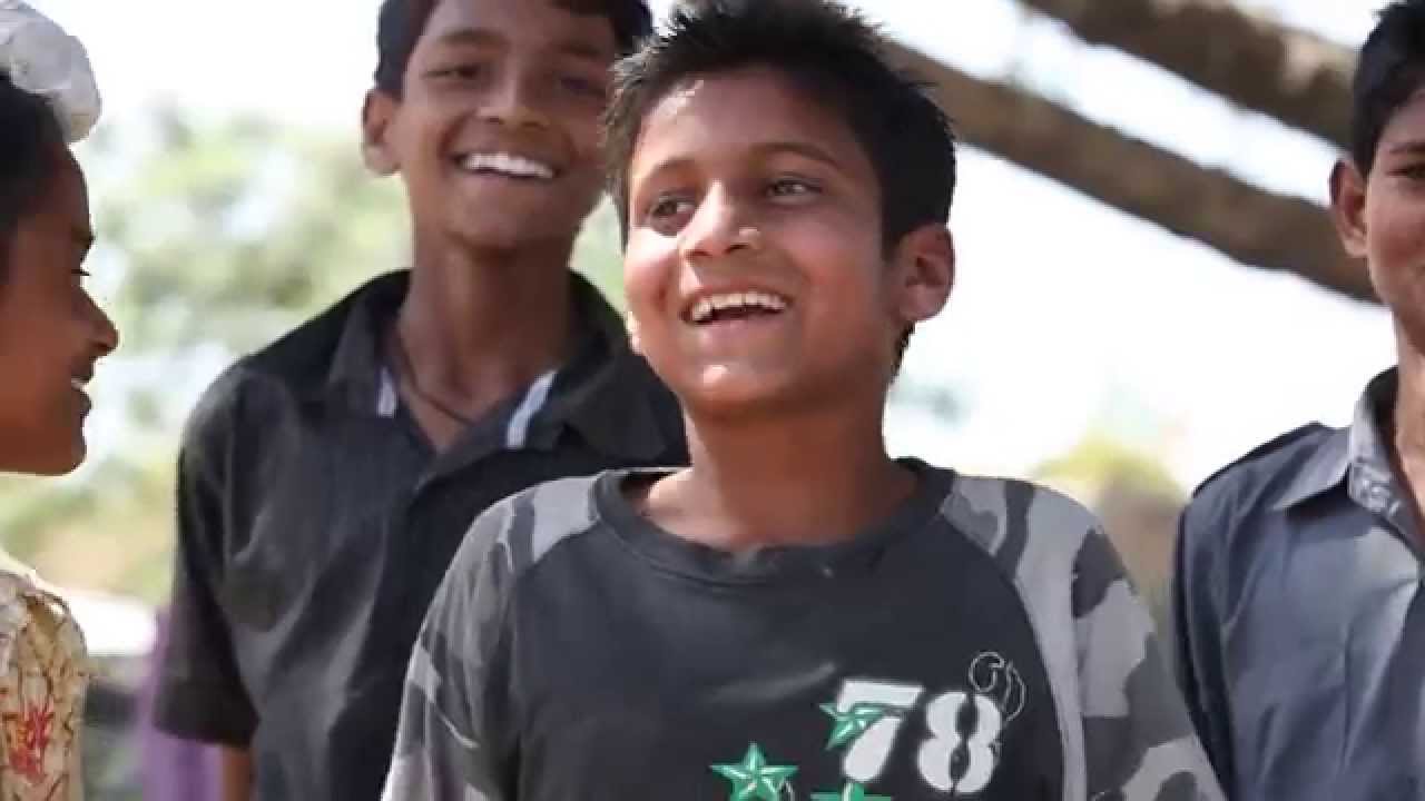 chitte suit te daag pe gaye Funny - YouTube