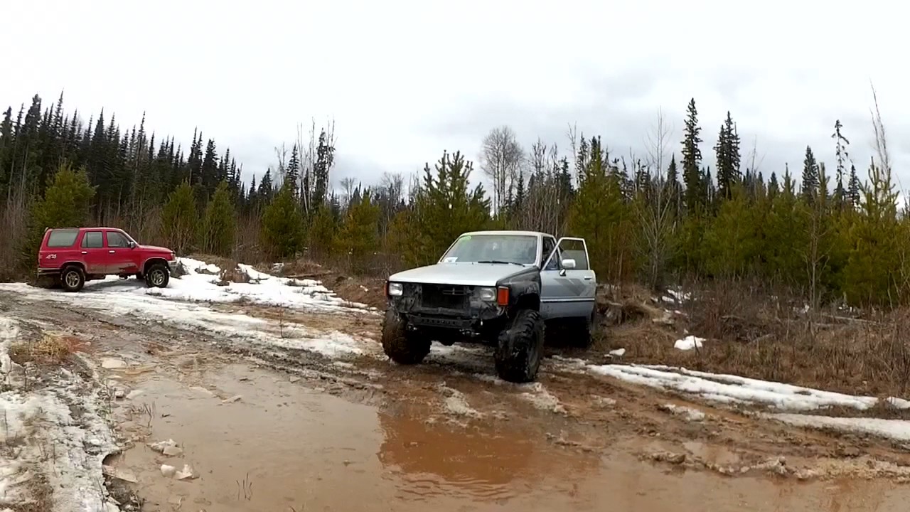 Toyota 4Runner sas Toyota pickup 22re pickup head out mudding - YouTube