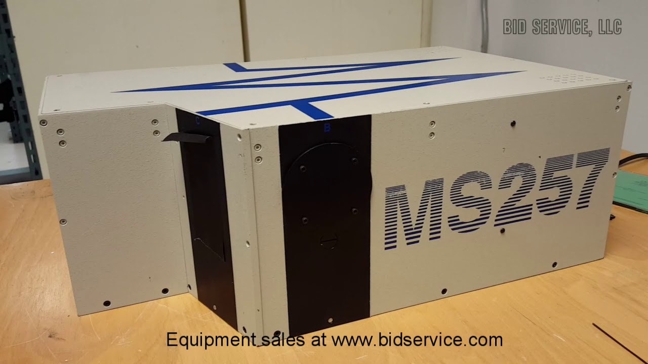 Oriel MS257 Monochromator #61139 - YouTube