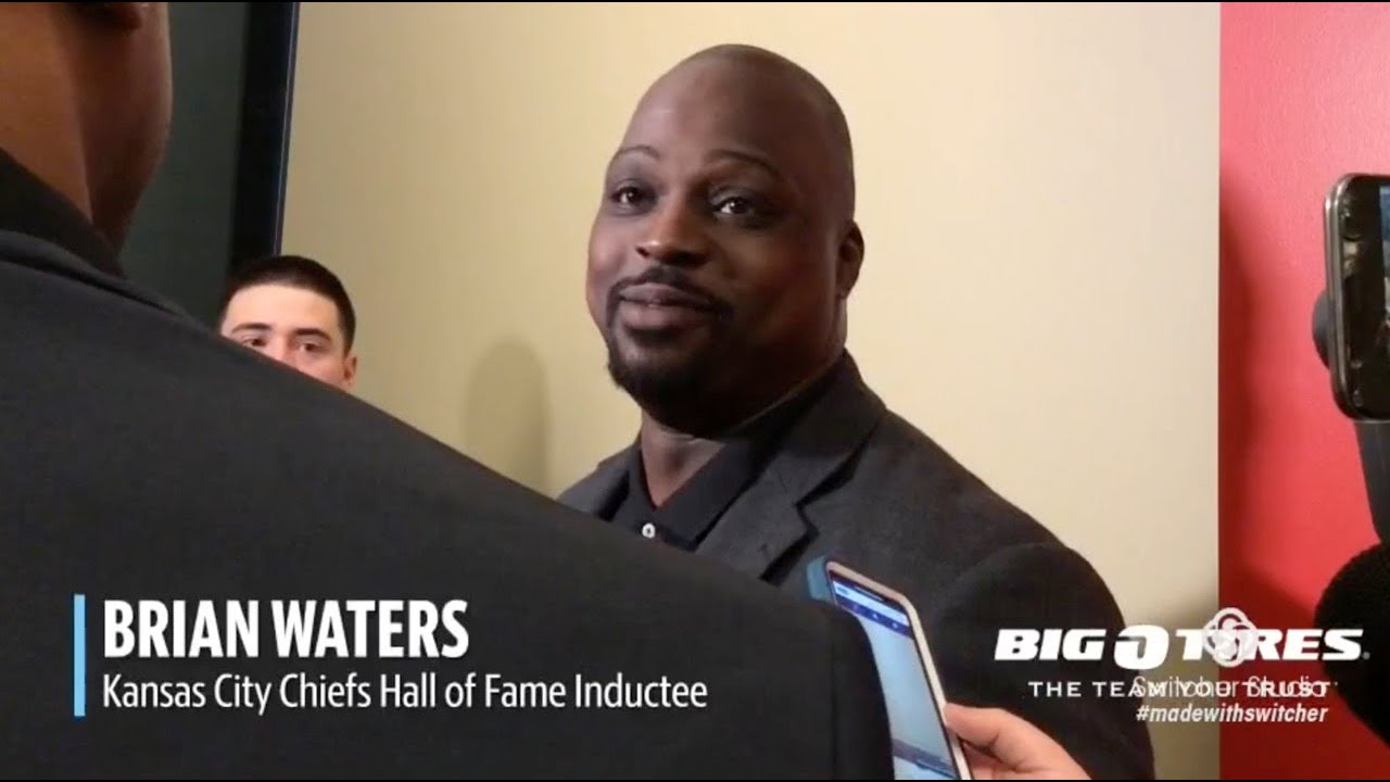 Brian Waters inducted into Chiefs Hall of Fame Sunday night - YouTube