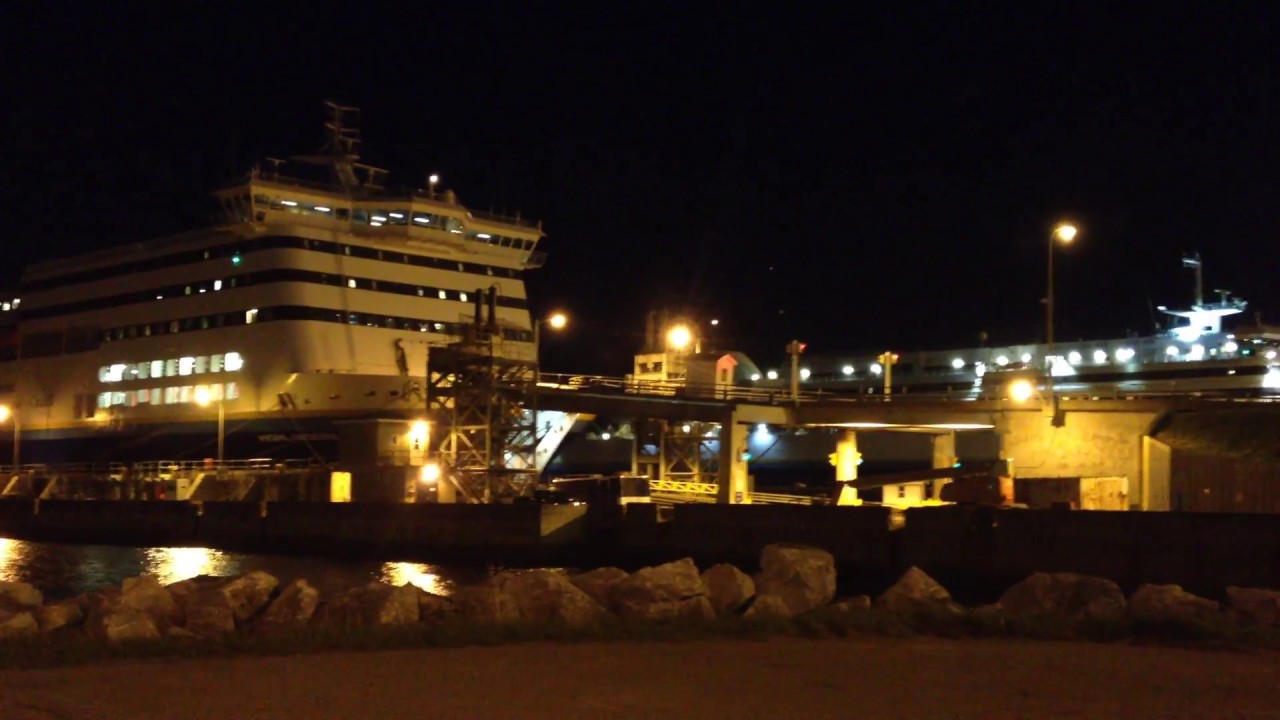 Night view of the North Sydney Newfoundland Ferry - YouTube