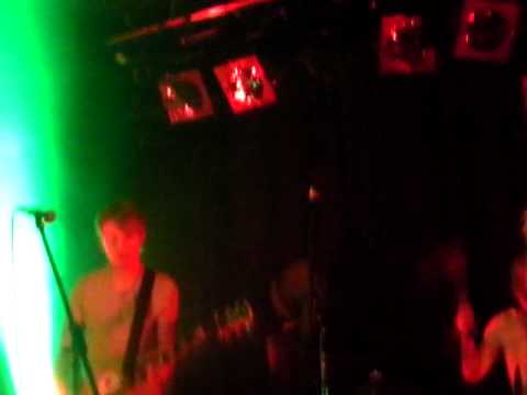 Everybody Looks Famous - No Tomorrow [Live] - YouTube