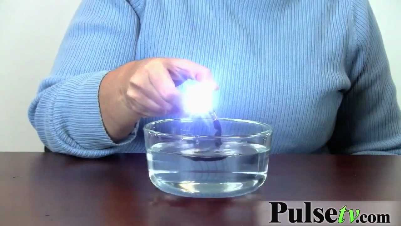 Glow In The Dark 9 LED Flashlights - iZoom - YouTube