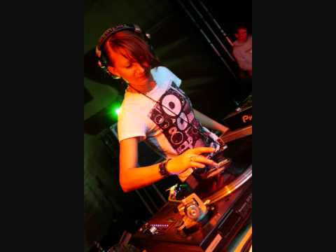Lady Waks Shake it