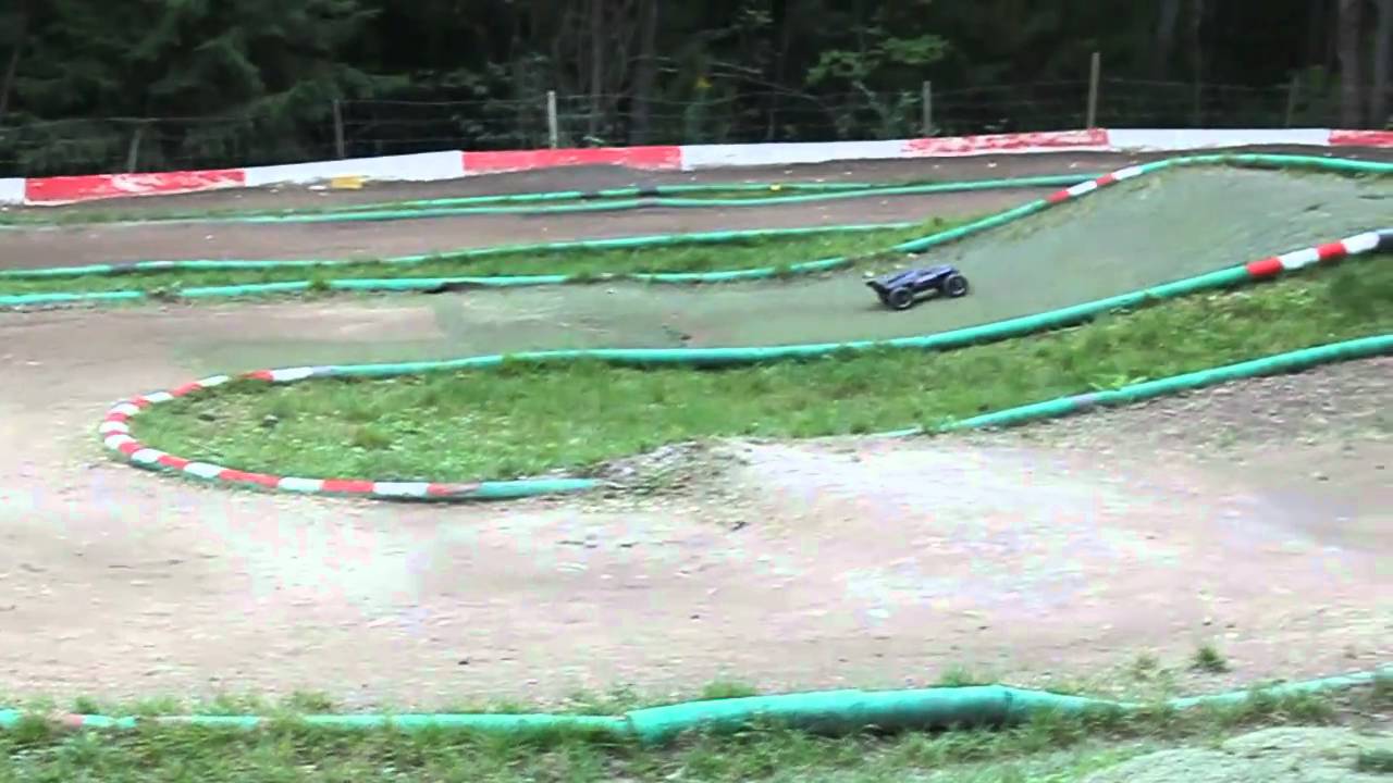 RC bilar hopp (stora banan) / RC car jumps (off road track) #2 - YouTube