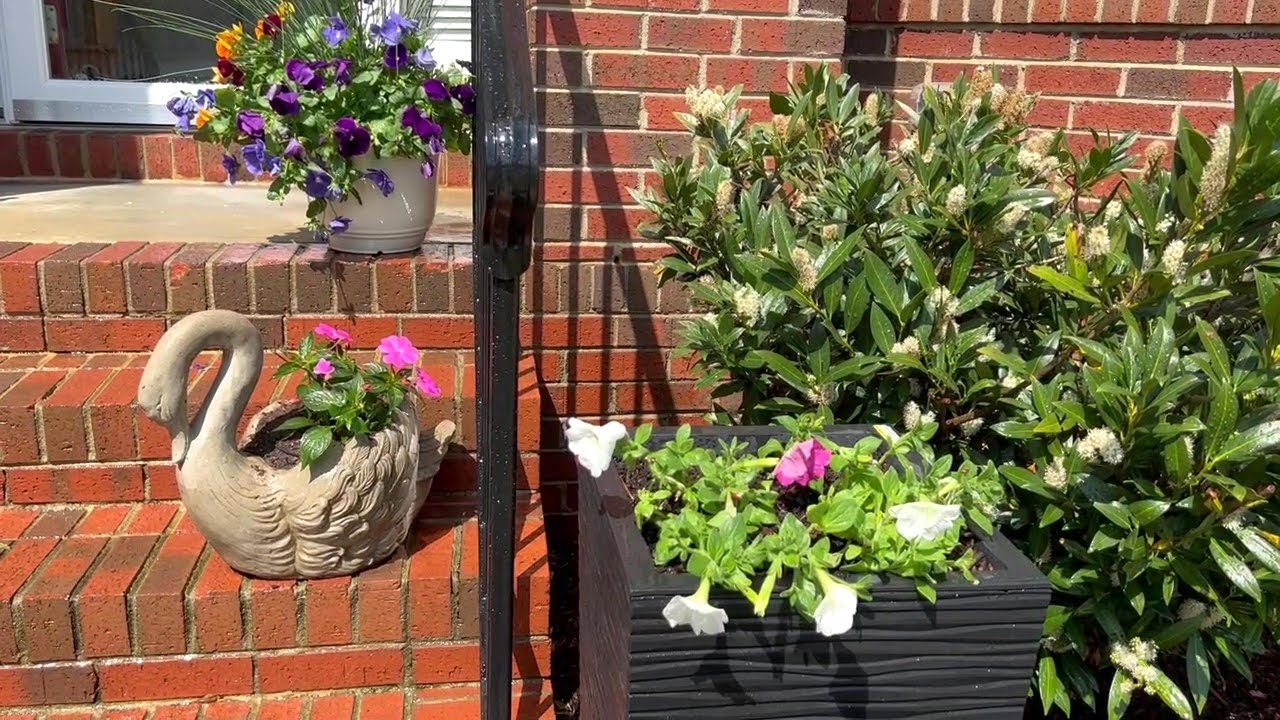 SPRING FRONT PORCH MAKEOVER / FRONT YARD REFRESH / SPRING GARDEN PREP ...