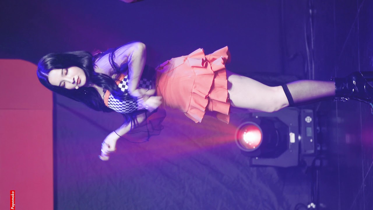 190320 모모랜드 낸시 - So Hot 4K 세로 직캠 ( MOMOLAND NANCY - So Hot fancam ...