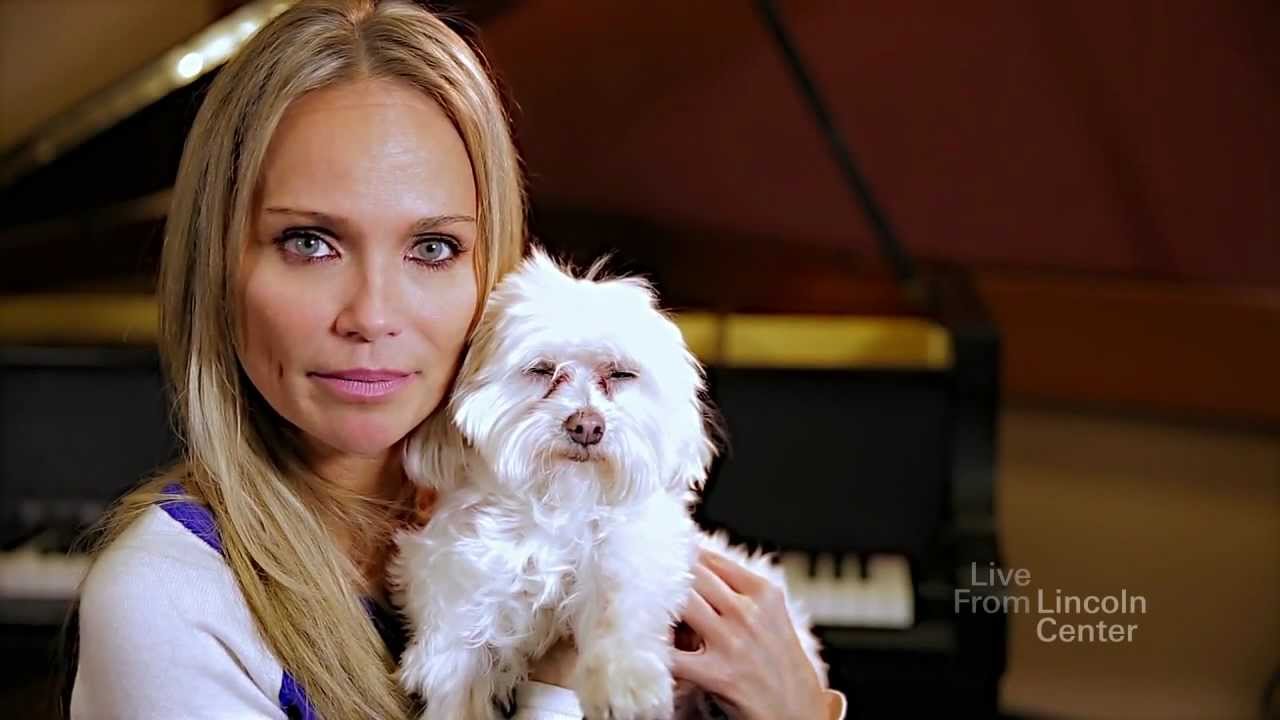Kristin Chenoweth's Official "Family Weekend" Soundbites - Celebs.com ...