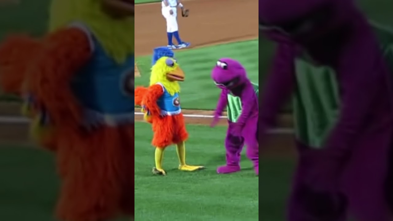 Chicken vs barney the dinosaur #viral - YouTube