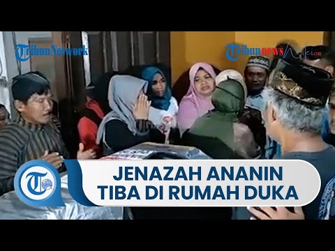 Isak Tangis Keluarga Korban Pembakaran Double O Kota Sorong, Kini Jenazah Ananin Tiba di Rumah Duka