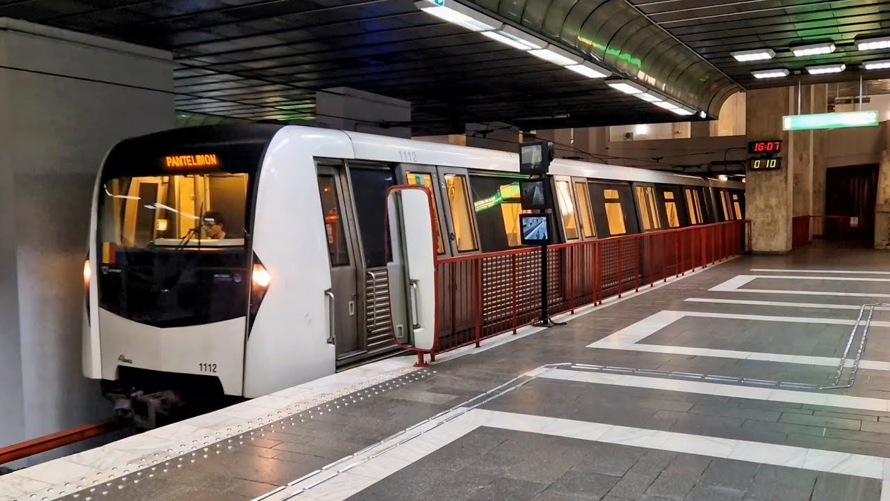 Trenul de Metrou Bombardier Movia 346 1112-2112 Atena iesind din Remiza ...