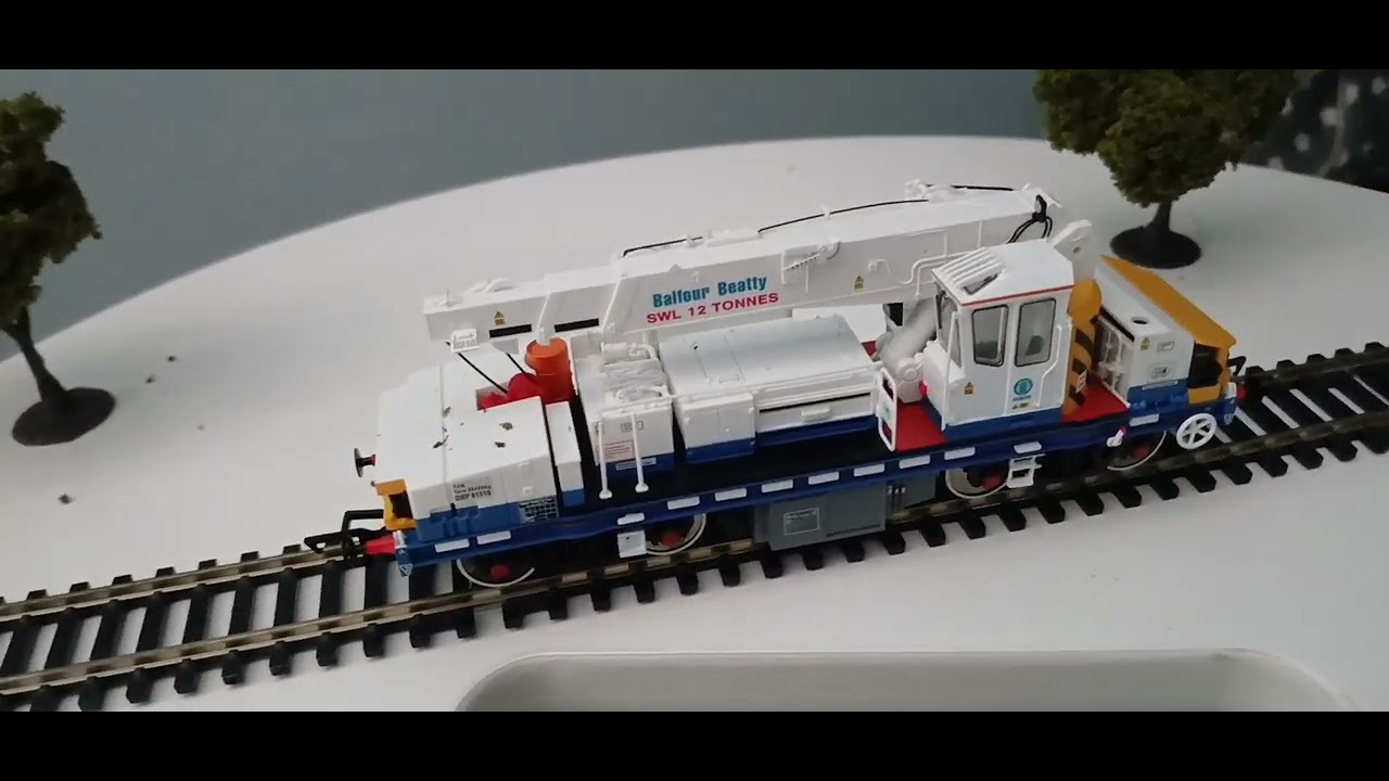 EFE RAIL 12T plasser crane • Balfour Beatty • Review - YouTube