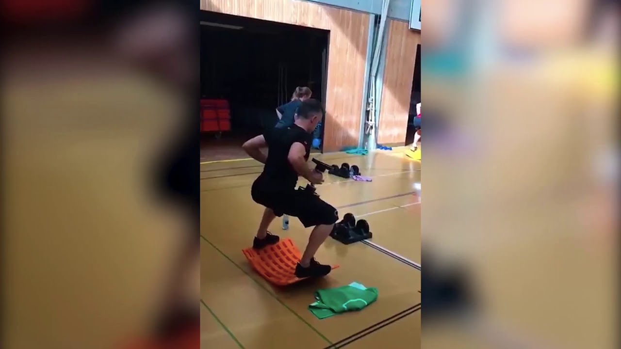 Training with Dumbbells on T-BOW® Unstable - YouTube