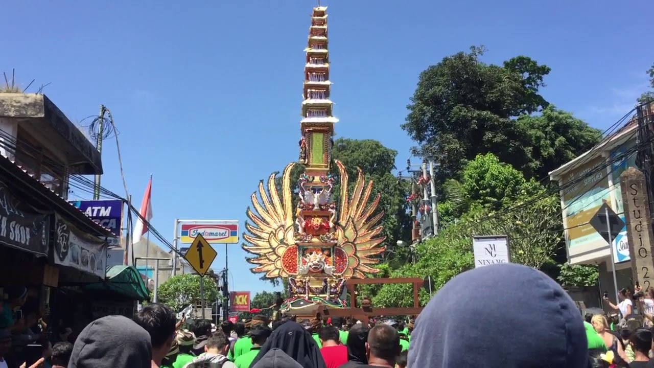 BALEGANJUR NGARAP SAMBAHAN UBUD, PLEBON PURI UBUD - YouTube