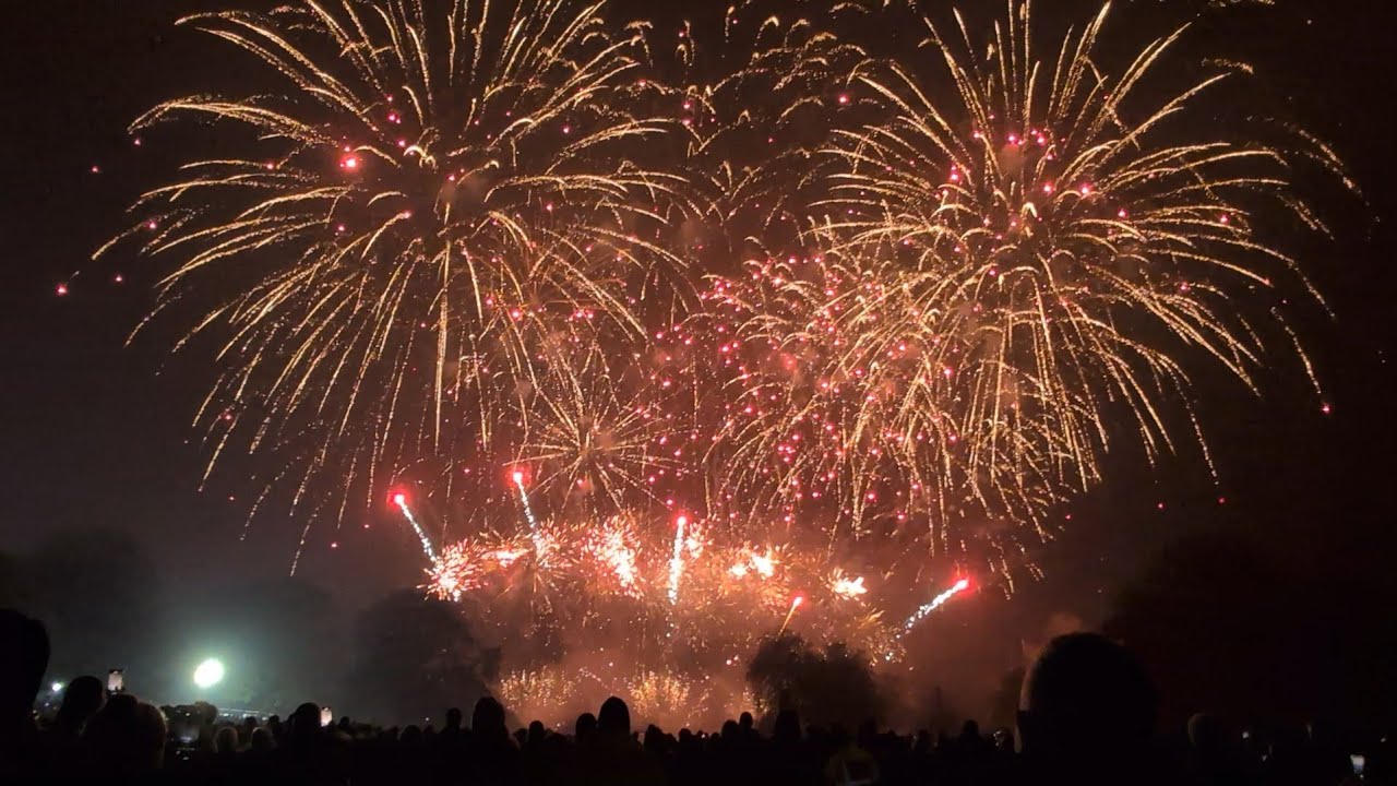 🎇 2024 FIREWORKS DISPLAY AT HIMLEY HALL PARK 💥 UNITED KINGDOM - YouTube