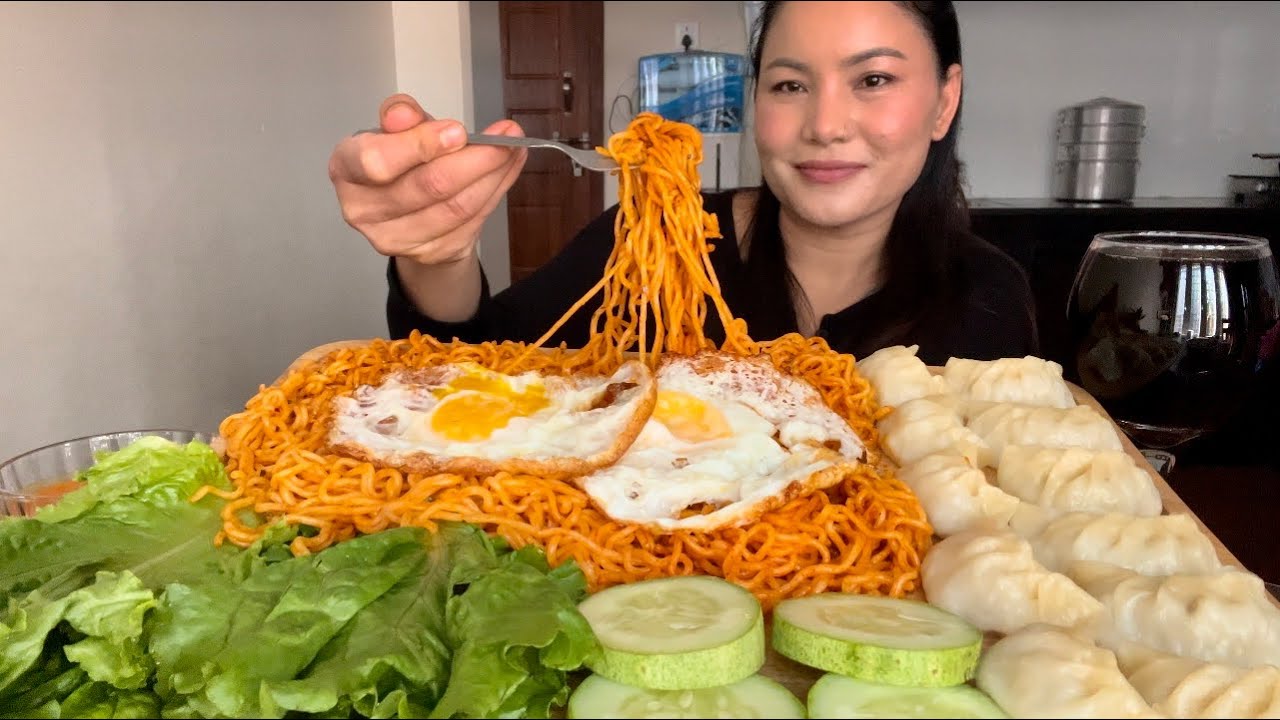 ||2XCURRENT NOODLES||PORK MOMO||HALF EGG FRY@gurungfamily4715 - YouTube