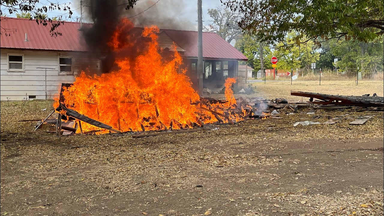 Burning Down The Abandoned Garage!! - YouTube