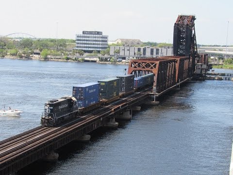 NS, CSX, and FEC trains on the Jax Drawbridge! - YouTube