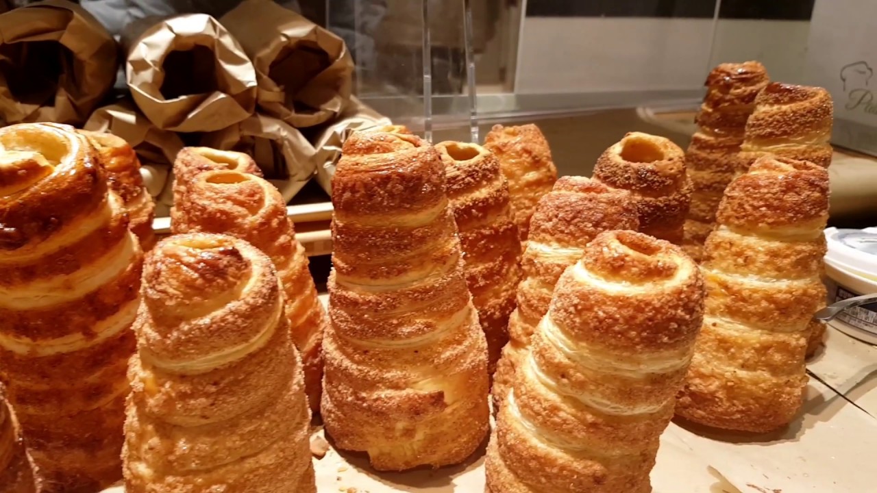 체코 굴뚝빵 / Cinnamon Chimney Cake / Korean Street Food - YouTube