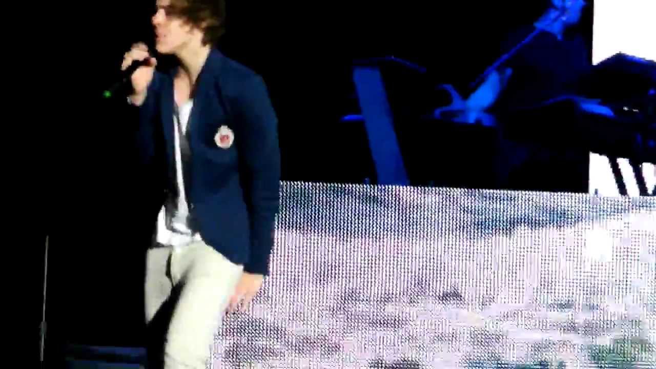 One Direction - Stand Up - Toronto 05/31 - YouTube