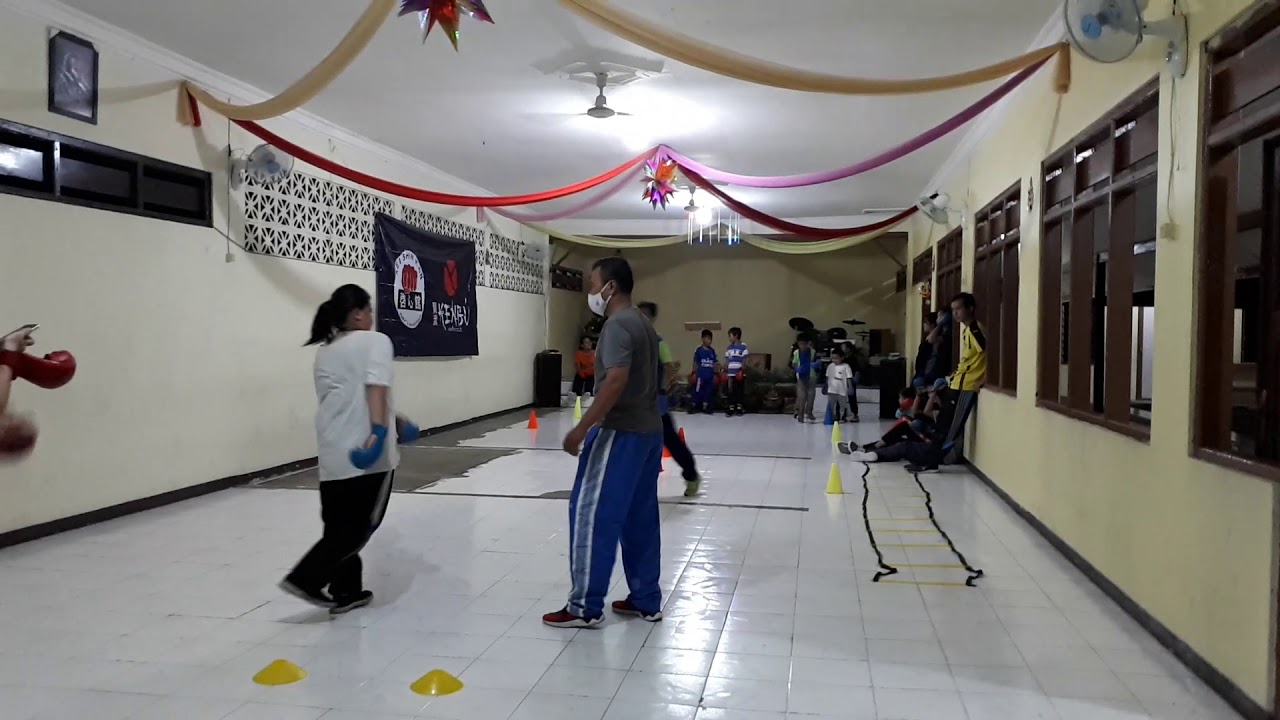 Latihan Fisik Part II Dojo Kenbu - YouTube