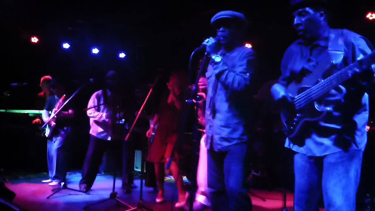 That 70s Band LIVE, "Le Freak" - YouTube