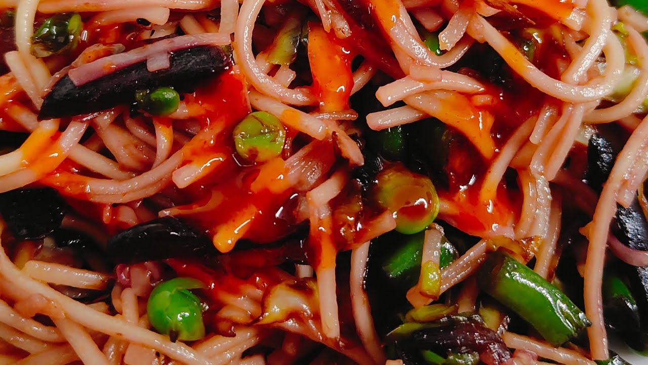kali gajar kale noodles 🍜🍜🍜🍜#foryou #food #nishamadhulika #shortsvideo ...