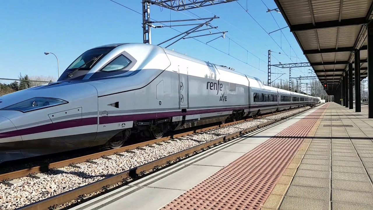 AVE s112 llegando a León. - YouTube