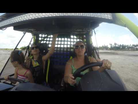 Darlene passeando de Utv...